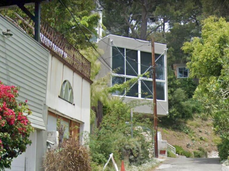 Luke Hemmings’ House | President House
