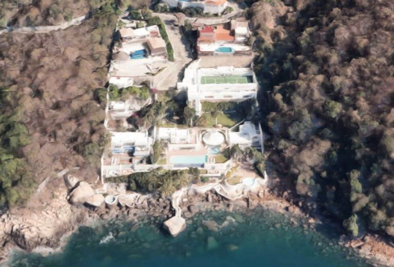 Roberto Palazuelos’ House | President House
